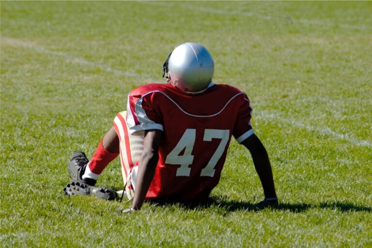 Most Common Back Injuries in Football – The spine and performance